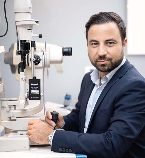 Dr. Vassilis Georgopoulos - Nationaal Oogcentrum - Specialist in ooglaseren en lensimplantaties